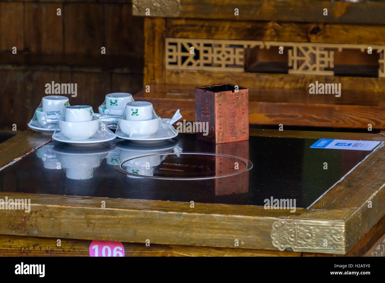 Traditional chinese dining table hi-res stock photography and images ...