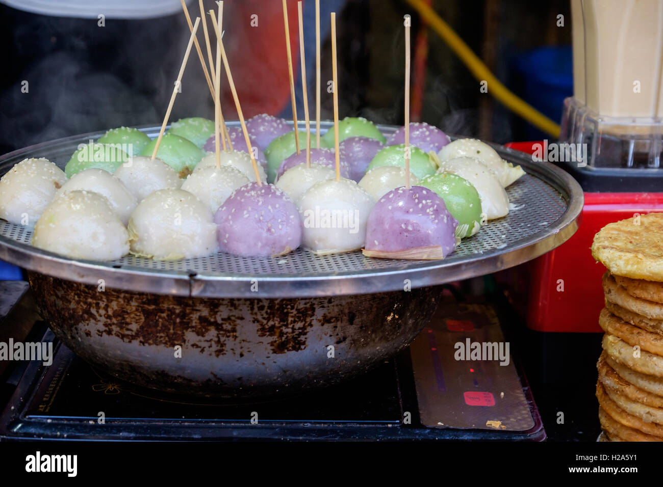 Traditional steamed sticky rice street food in China Stock Photo - Alamy