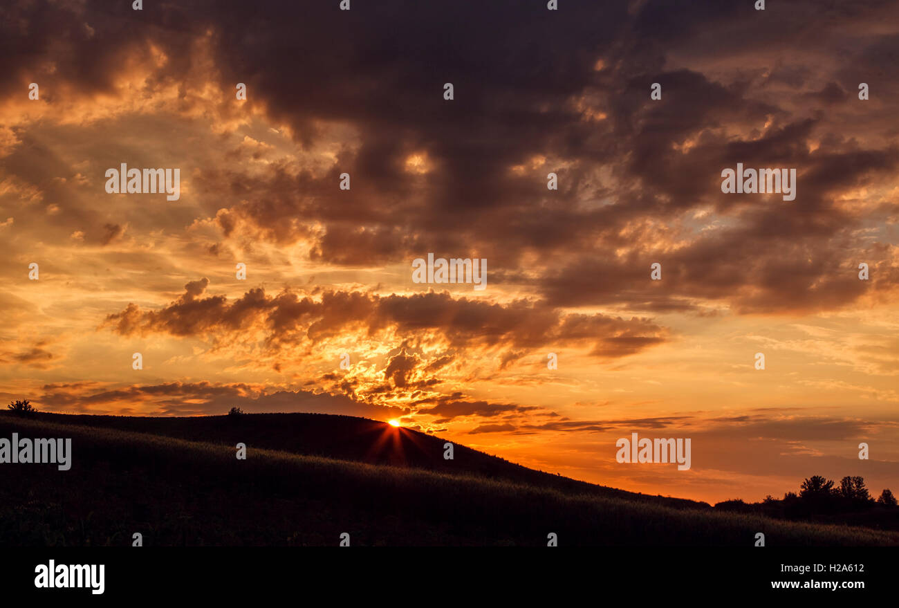 Sun sets over green hi-res stock photography and images - Alamy