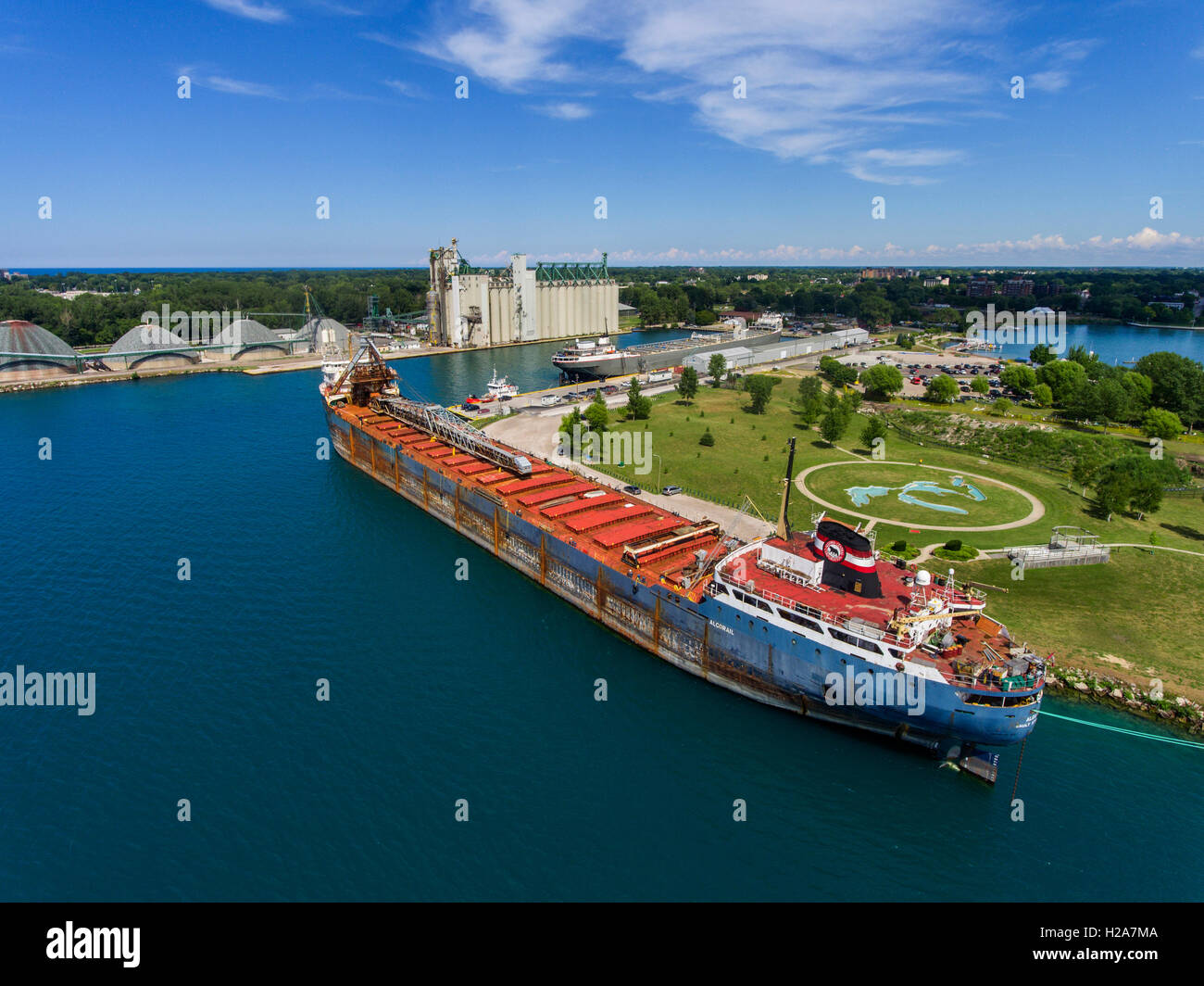 Ships at dock hi-res stock photography and images - Alamy