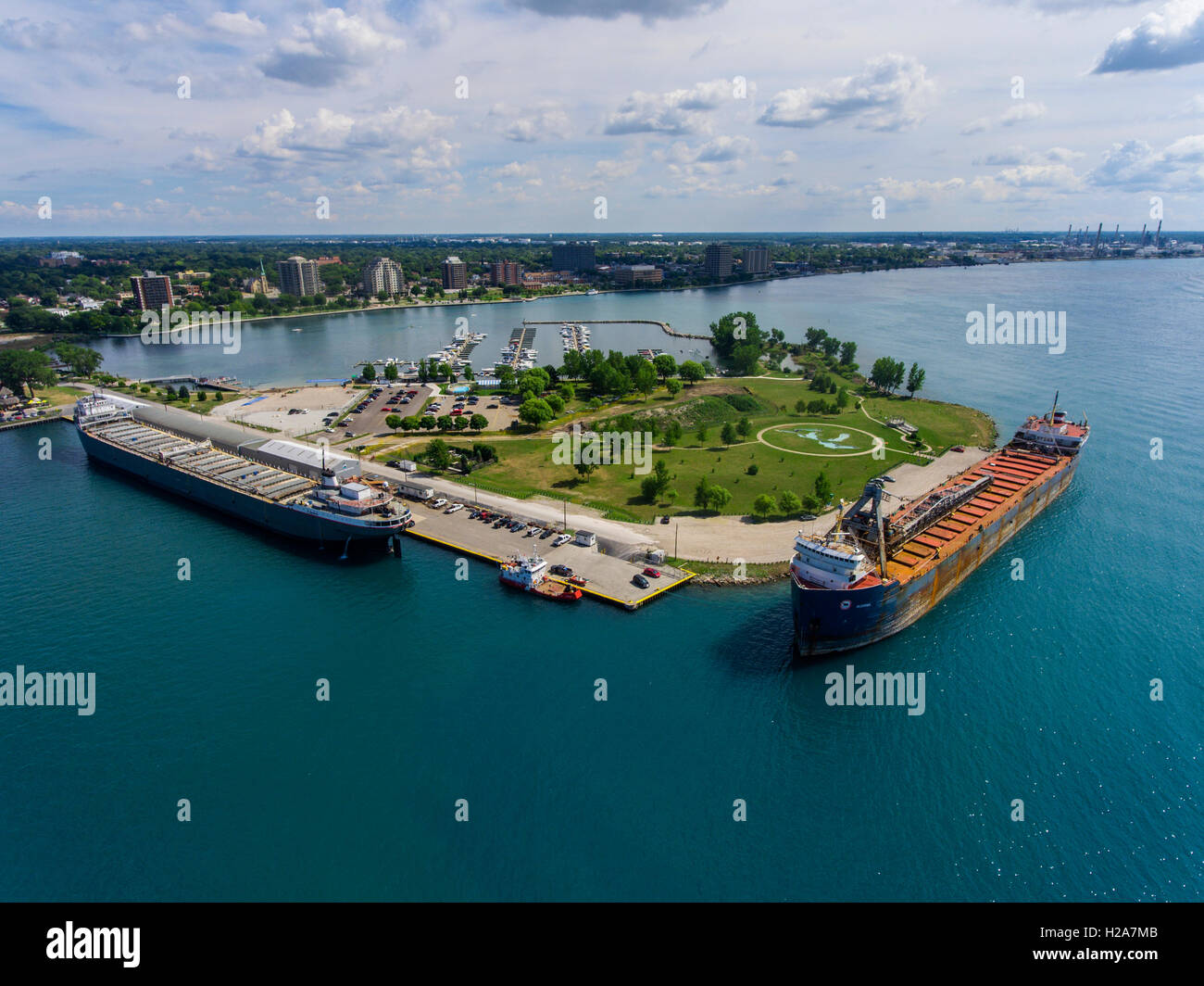 Ships at dock hi-res stock photography and images - Alamy
