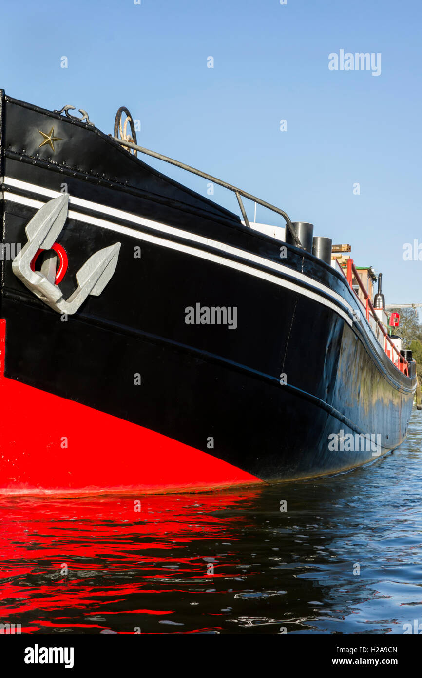 Red thames barge moored hi-res stock photography and images - Alamy