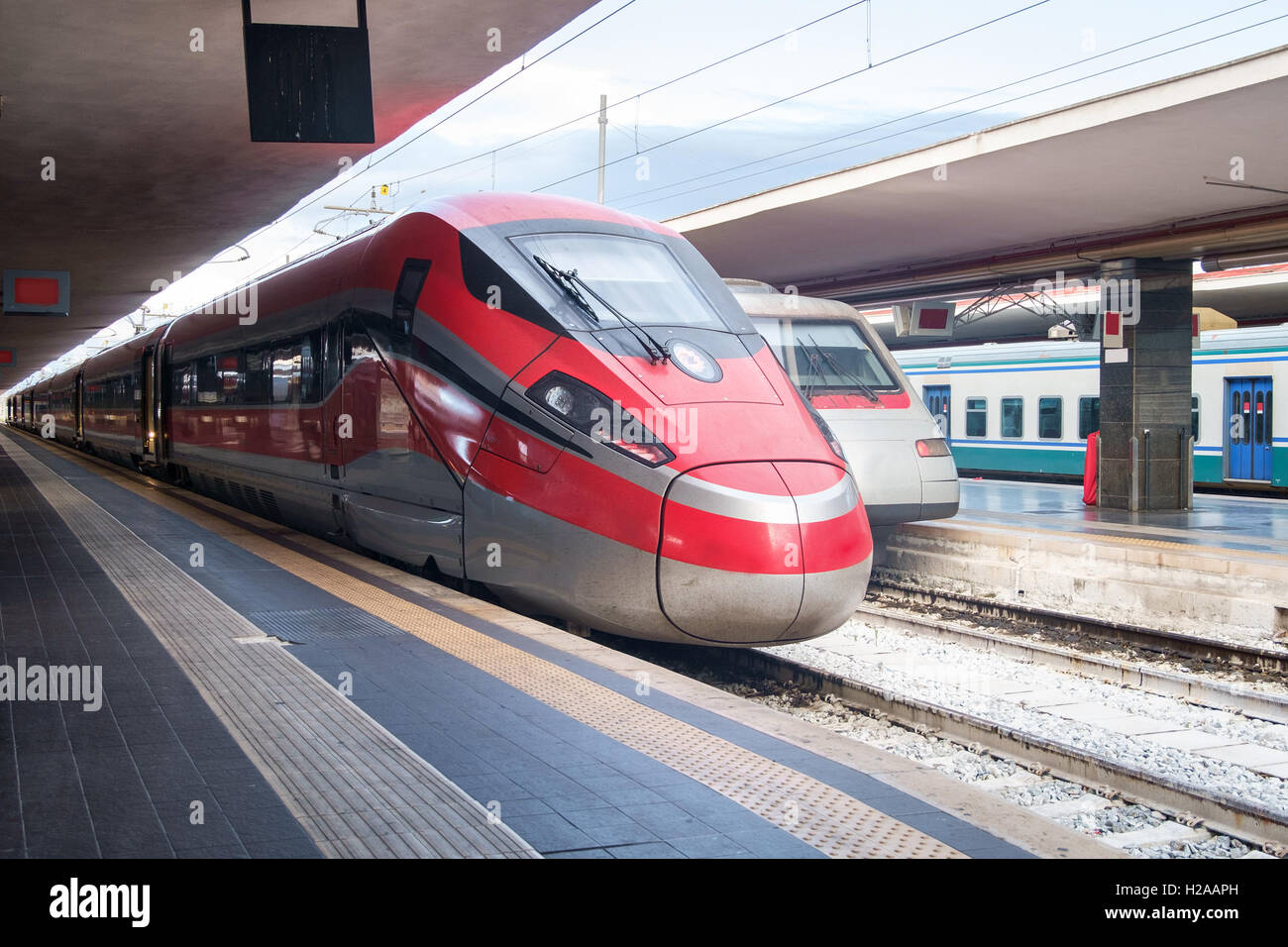Eurostar train engine hi-res stock photography and images - Alamy