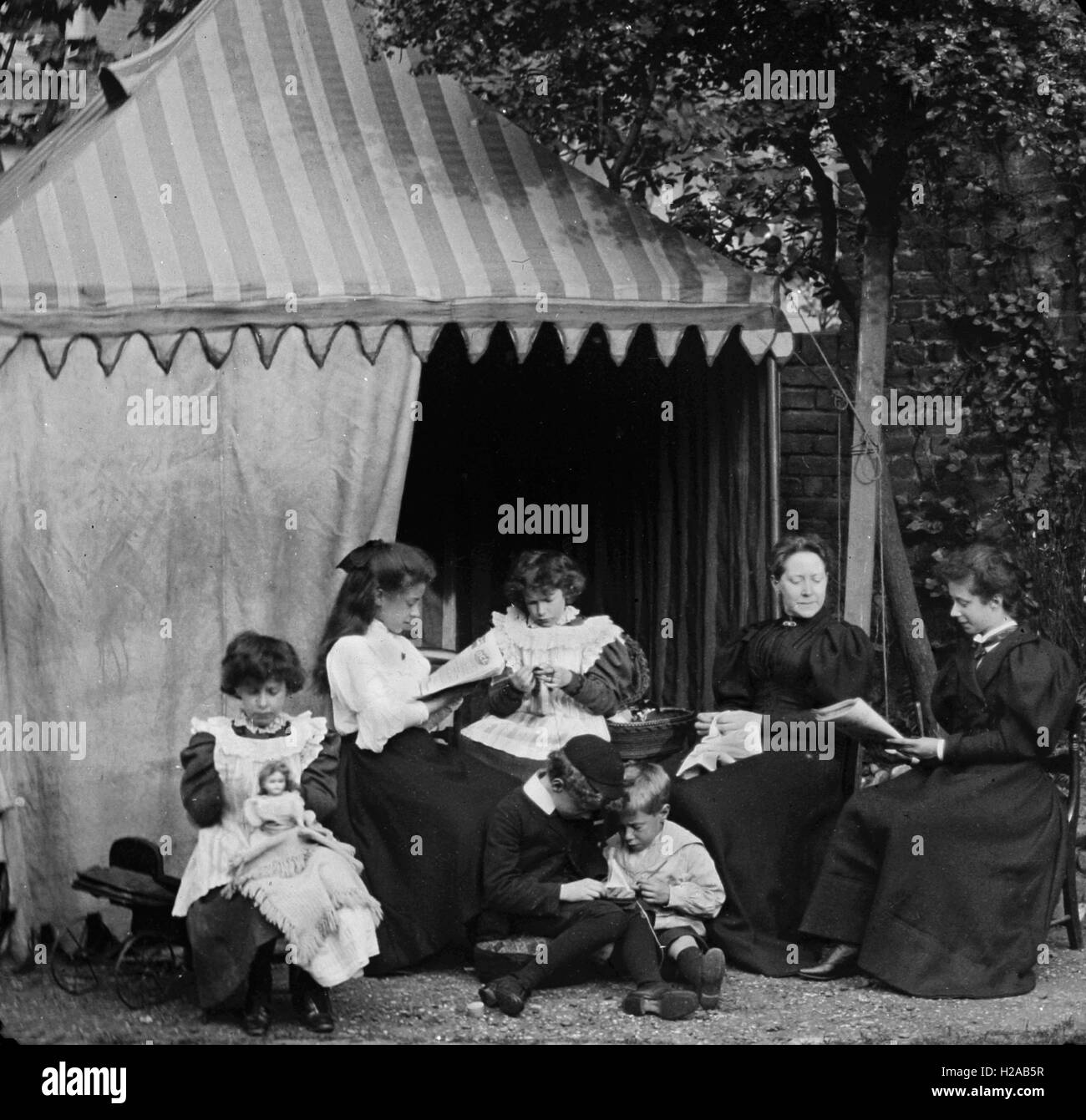 Reading positive Black and White Stock Photos & Images - Alamy