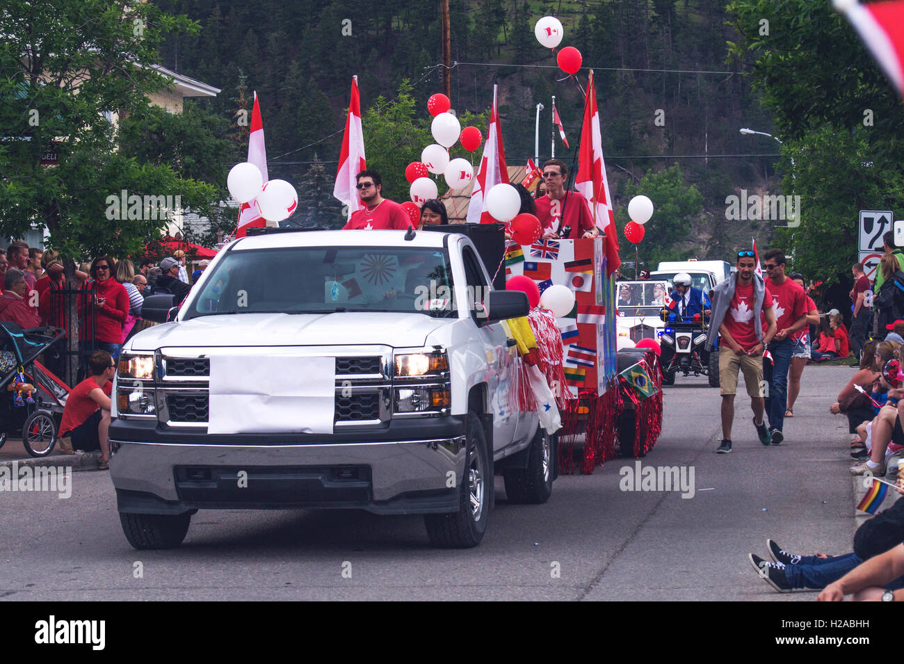 Canada flag and crowd hi-res stock photography and images - Alamy