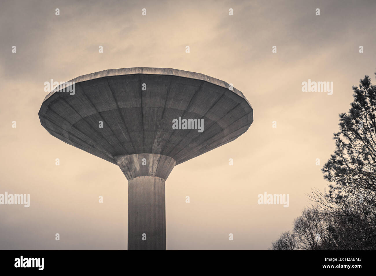 Watertank water tower tank hi-res stock photography and images - Alamy