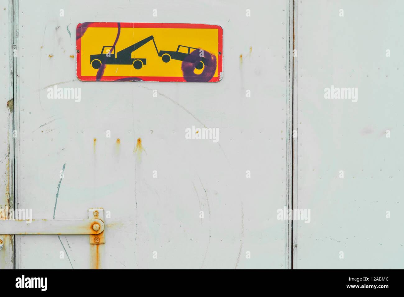 No parking road sign crane hi-res stock photography and images - Alamy