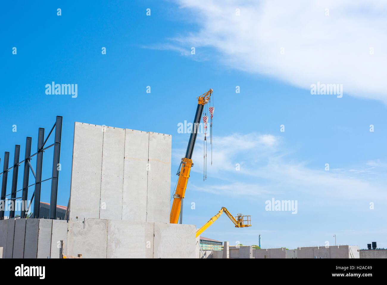 Concrete beam lift hi-res stock photography and images - Alamy