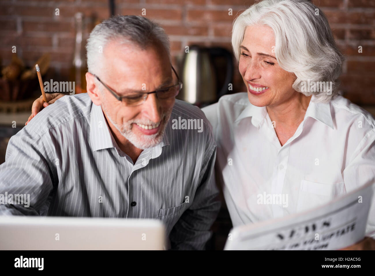 Elderly grey couple together at the laptop Stock Photo - Alamy
