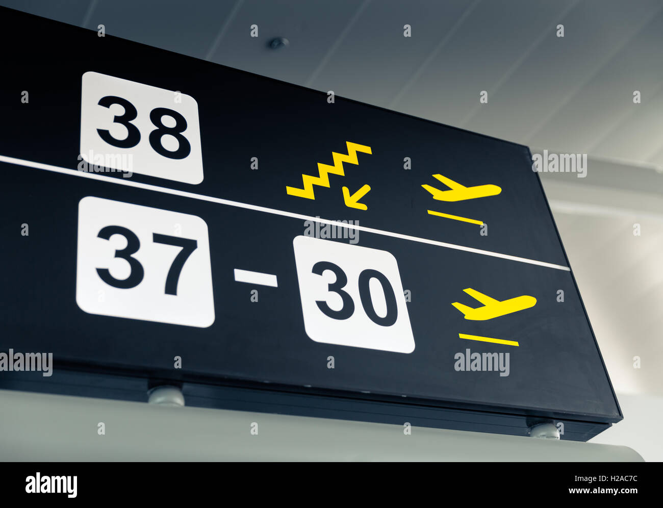 Black Airport Pointers - Gate direction Stock Photo - Alamy