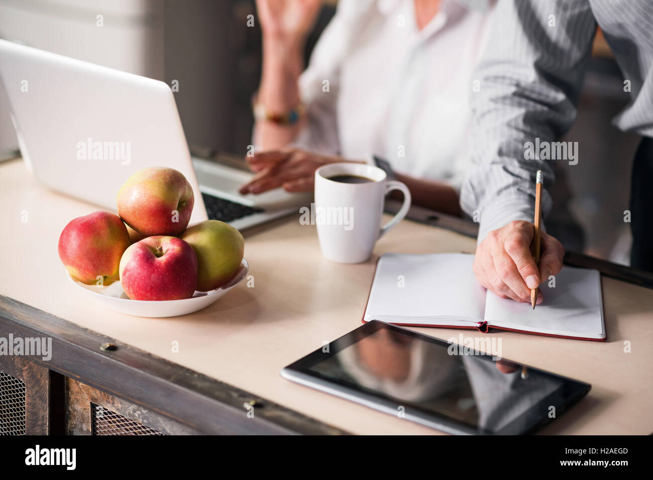 Two hands working together hi-res stock photography and images - Alamy