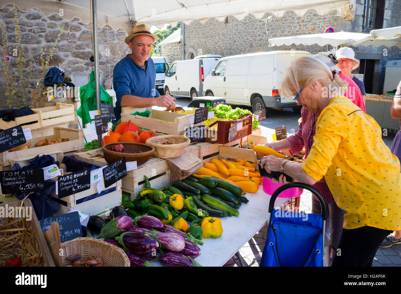Traditional french market hi-res stock photography and images - Alamy