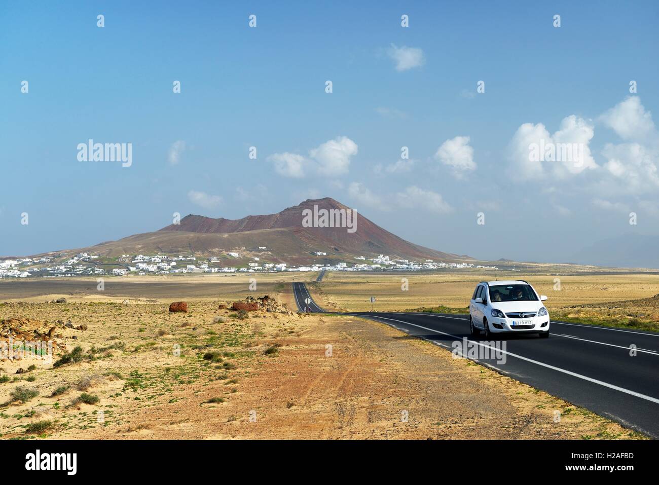 Car from above hi-res stock photography and images - Alamy