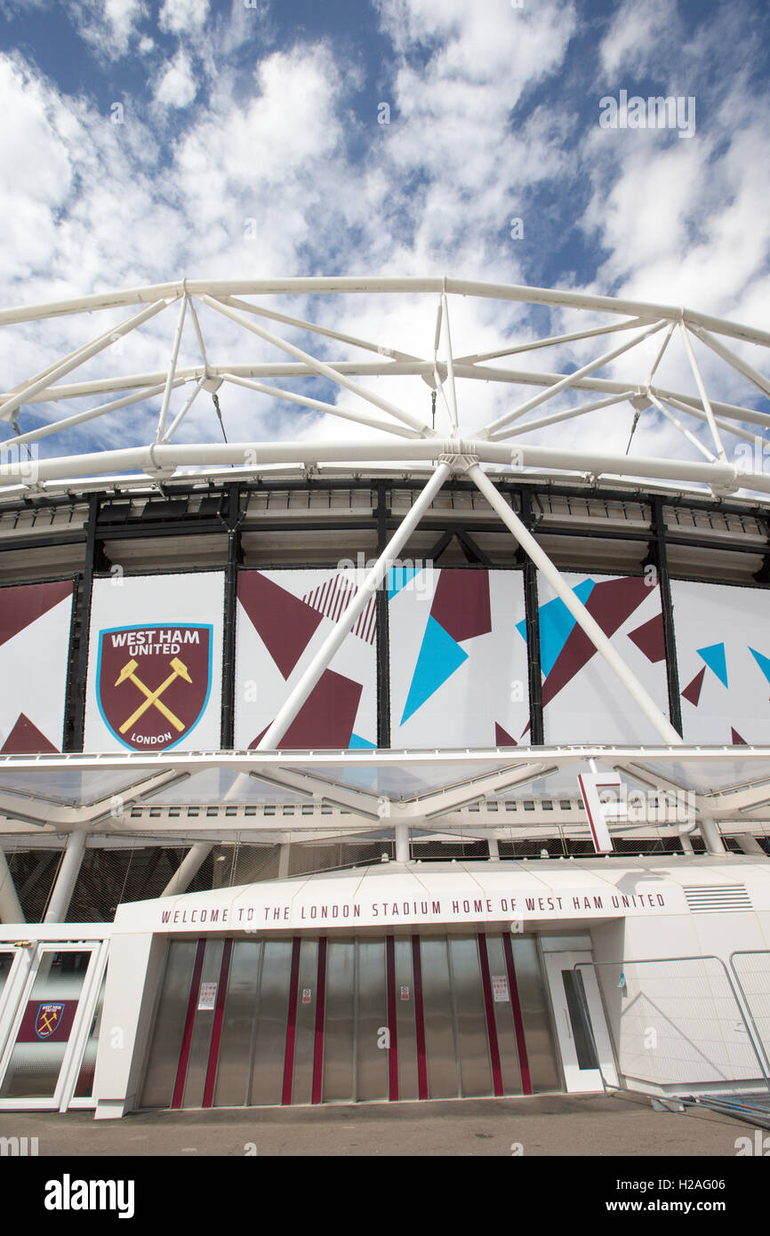 Stadium signage at the olympic stadium hi-res stock photography and ...