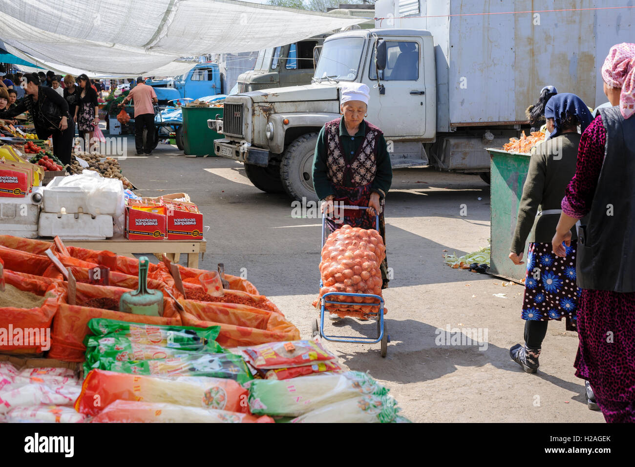 Almaty central market hi-res stock photography and images - Alamy