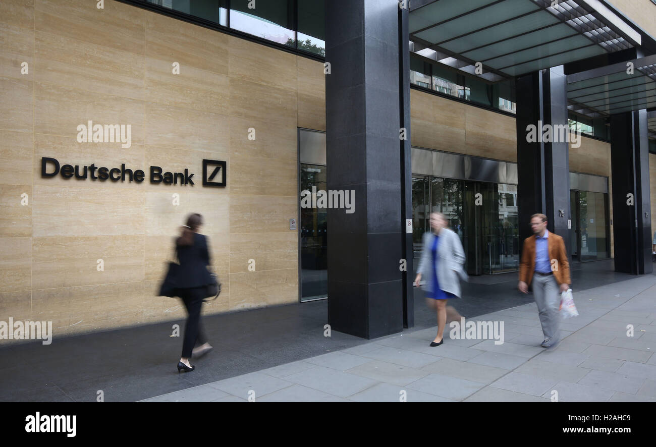 Deutsche bank office on london wall hi-res stock photography and images ...