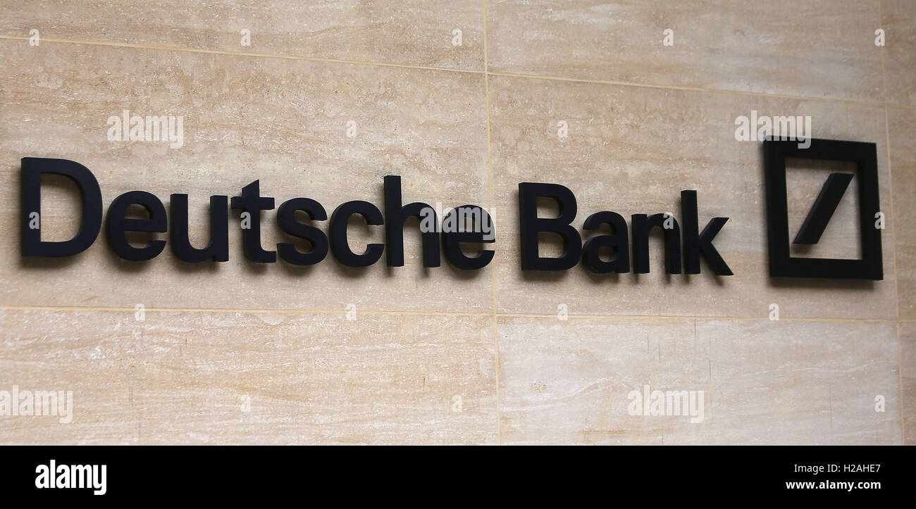 Deutsche bank office on london wall hi-res stock photography and images ...