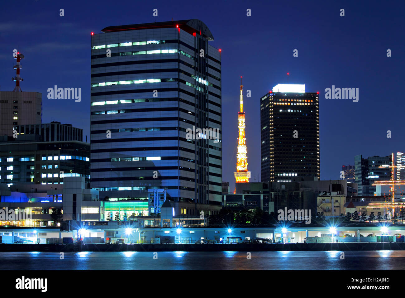 Tokyo view windows hi-res stock photography and images - Alamy