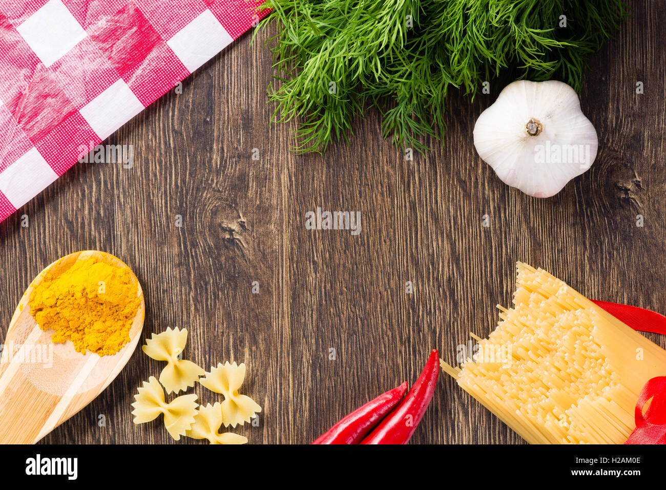Ingredients for cooking pasta Stock Photo - Alamy