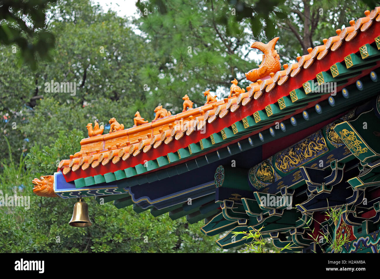 Chinese temple roof tile Stock Photo - Alamy