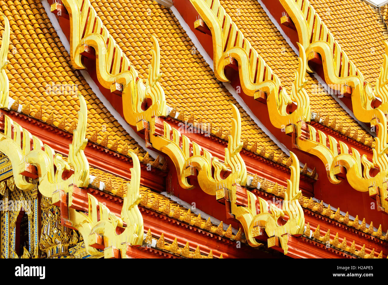 Traditional temple roof tilt in Thailand Stock Photo - Alamy