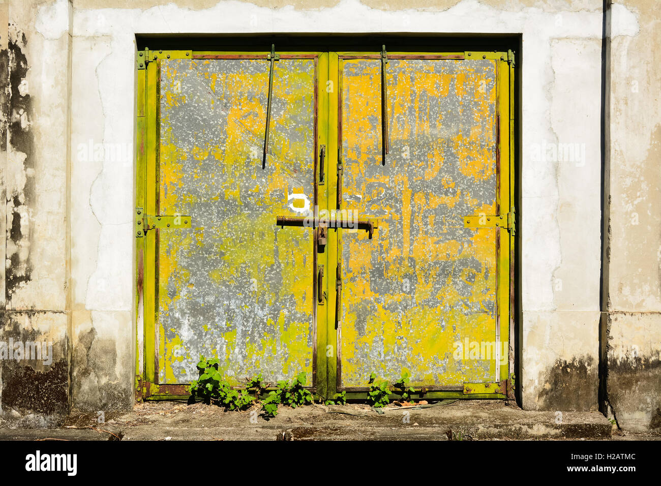 Old rusty gate Stock Photo - Alamy