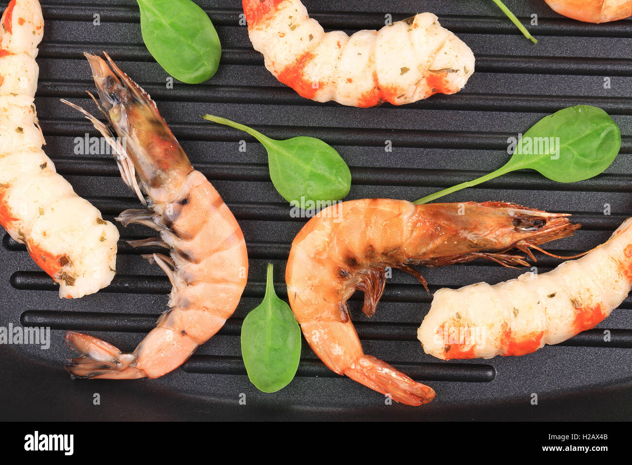 Cooked unshelled shrimp on frying pan Stock Photo - Alamy