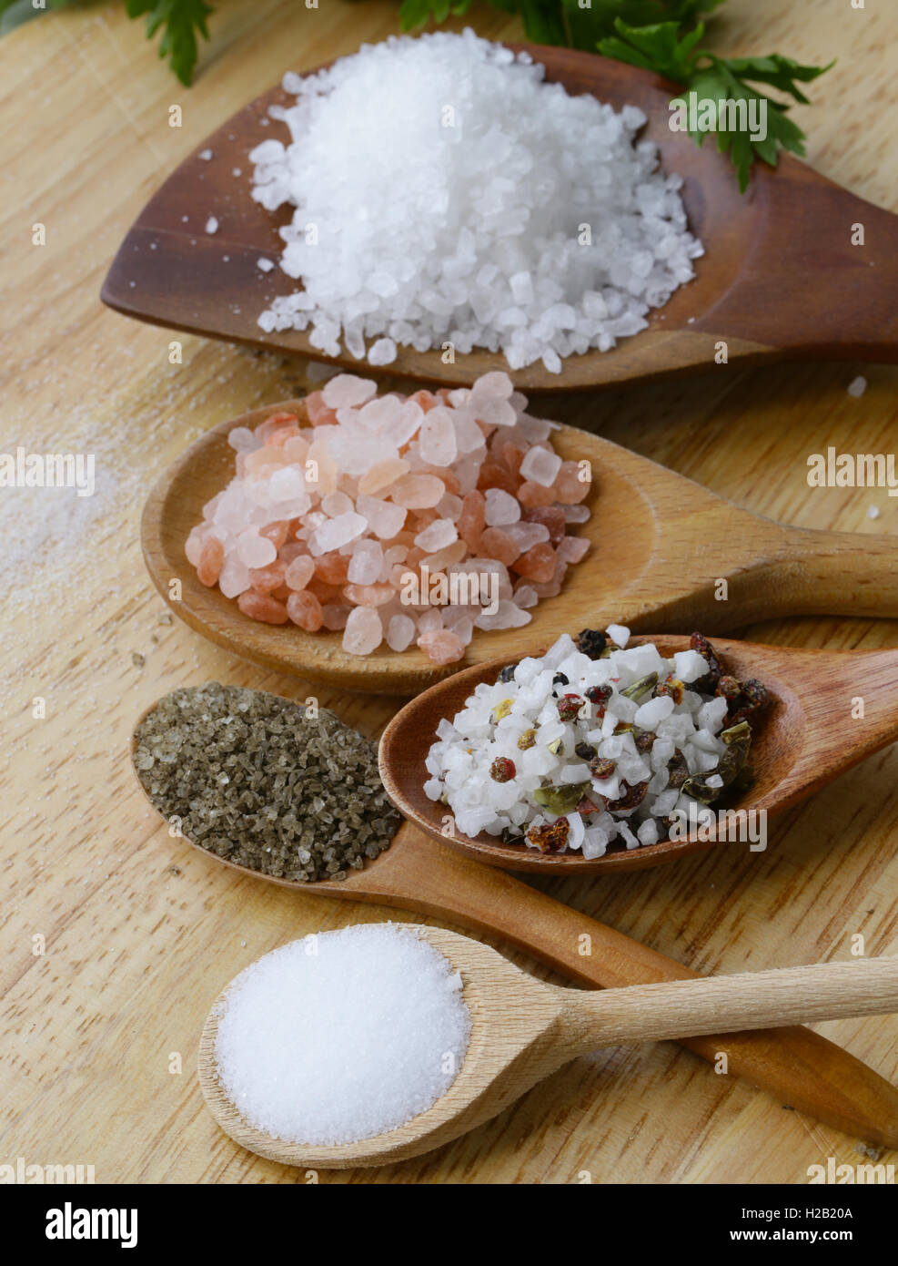 different varieties of salt - pink Hawaiian, black, sea Stock Photo - Alamy
