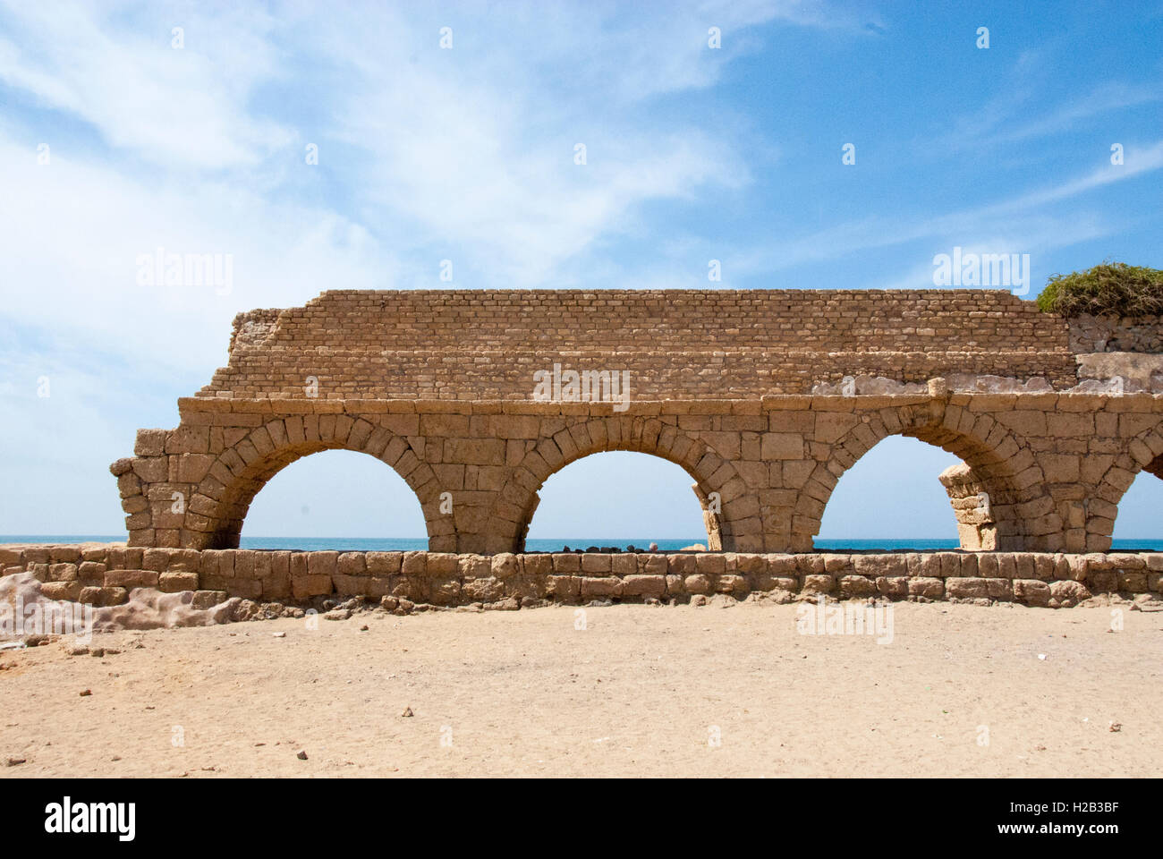 Roman aqueduct, Caesarea, Israel Stock Photo - Alamy
