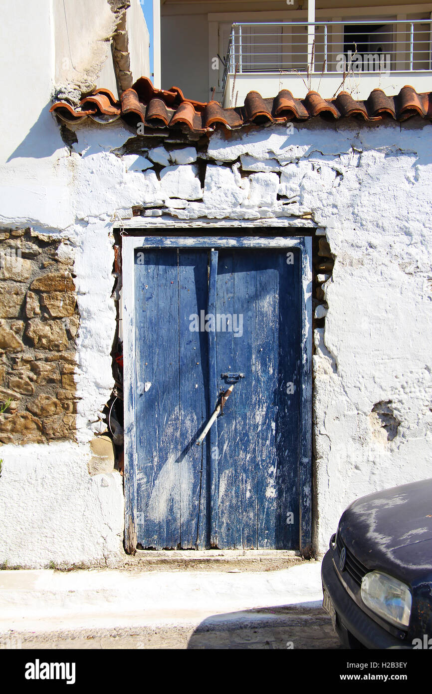 Rundown house hi-res stock photography and images - Alamy