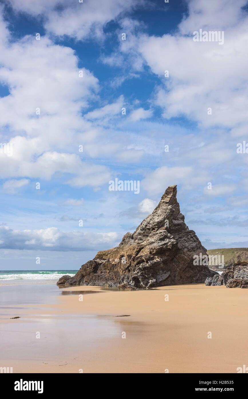 One of the iconic rock stacks at Bedruthan Steps in Cornwall Stock ...