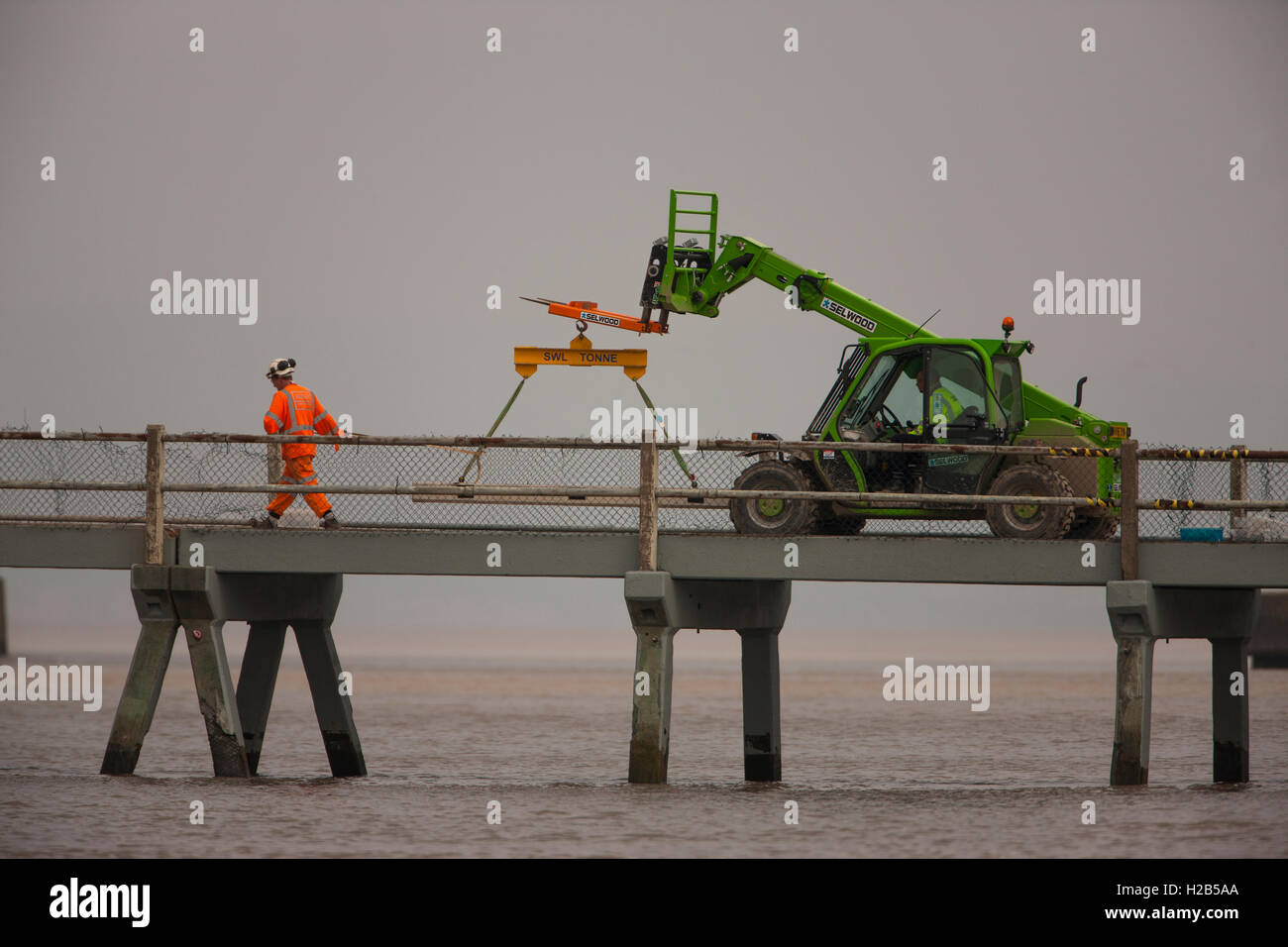 Motorway construction workers hi-res stock photography and images - Alamy