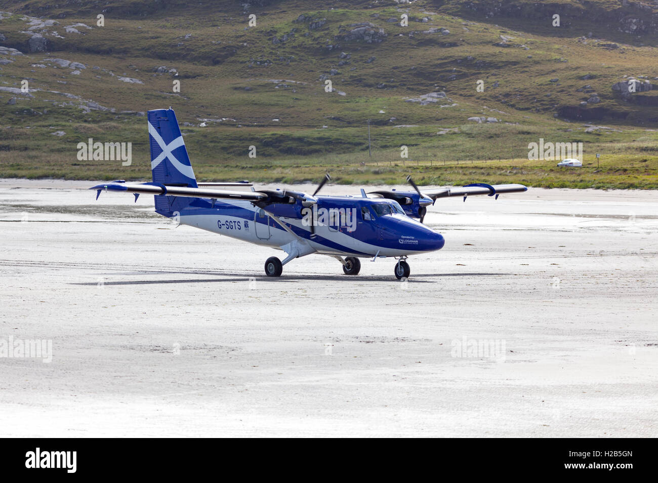 Aircraft landing strip hi-res stock photography and images - Alamy