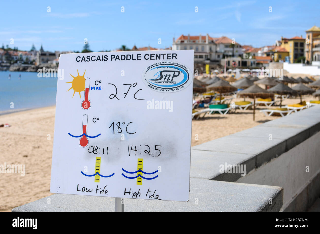 Temperature board sign measuring sunshine Stock Photo - Alamy