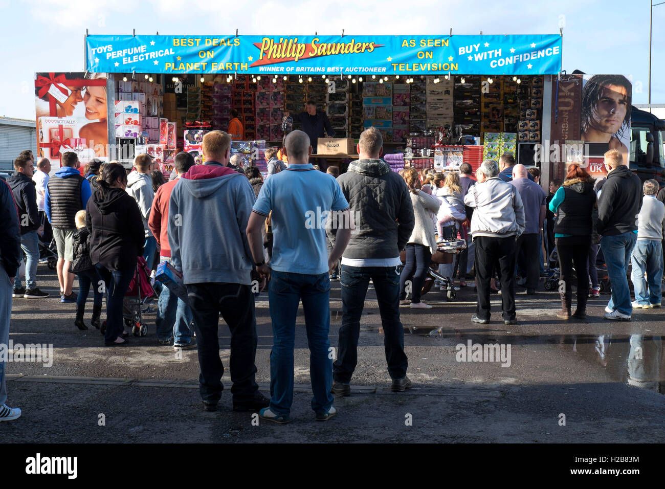 Outside market stall, Sunday market, Splott, Cardiff, Wales, UK Stock ...