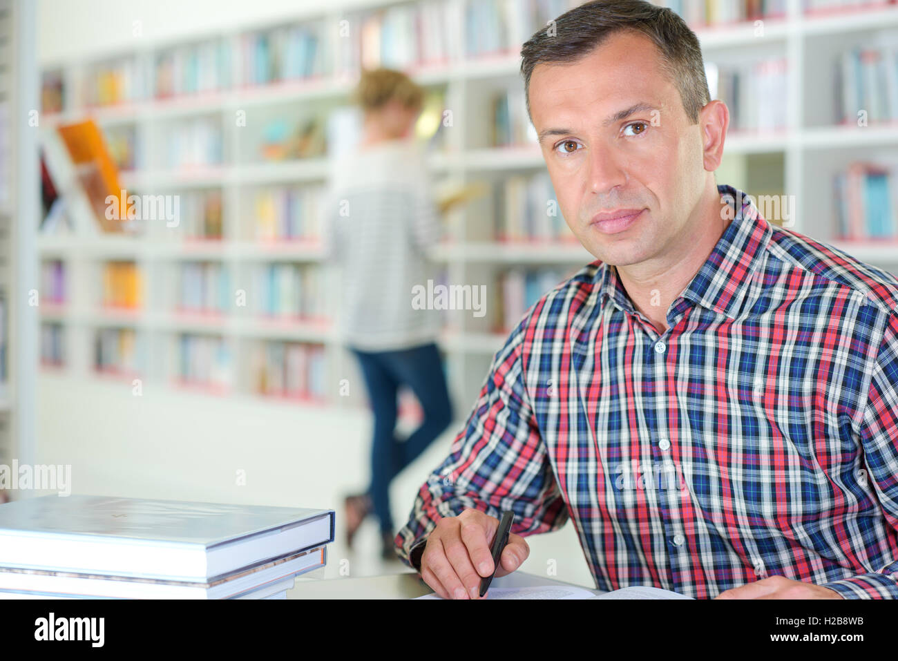 man posing in the library Stock Photo - Alamy