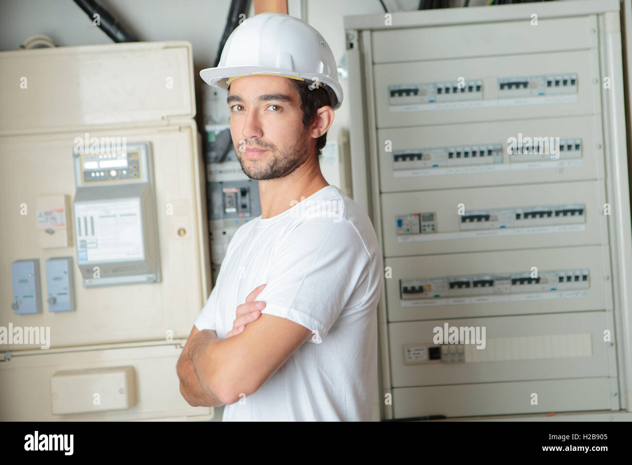 Line installer hi-res stock photography and images - Alamy