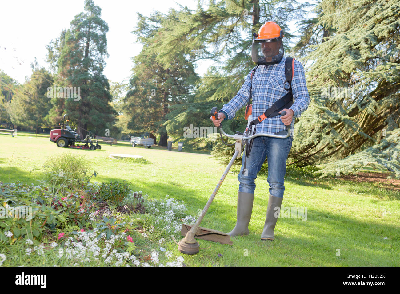 Strimming visor hi-res stock photography and images - Alamy