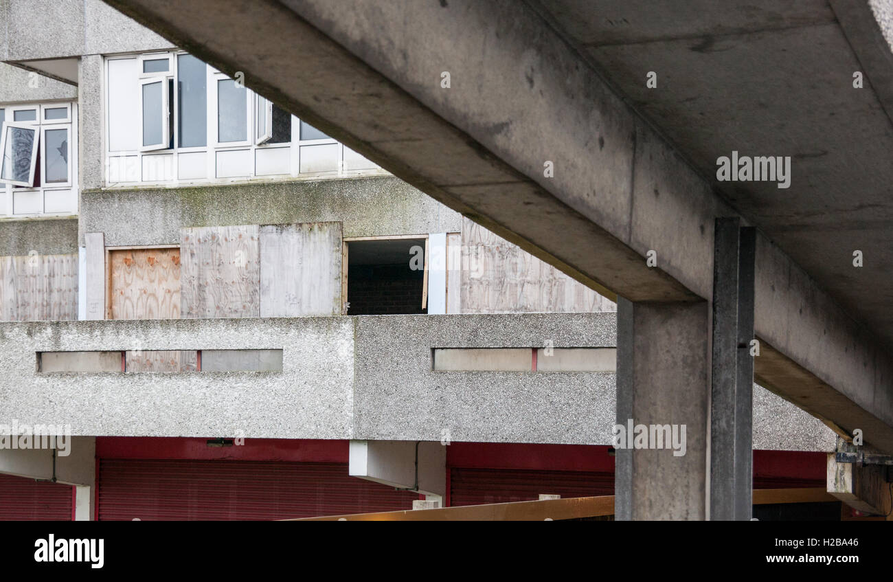 Inner city urban decay hi-res stock photography and images - Alamy