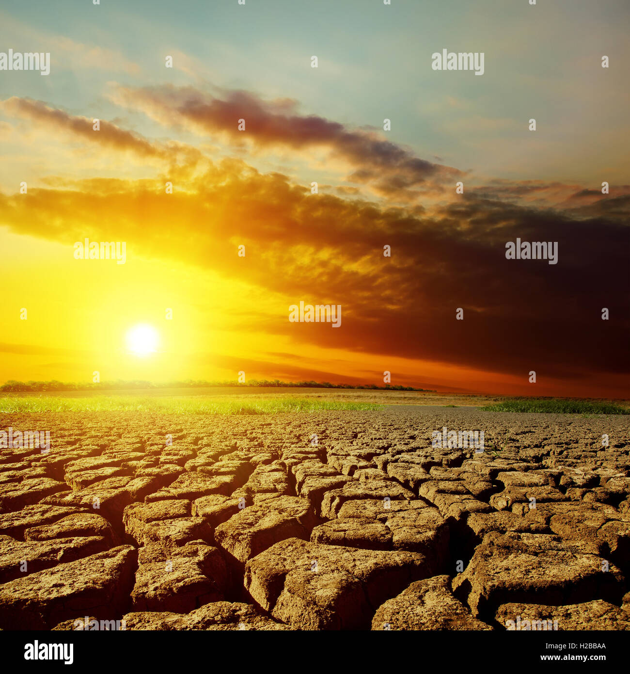 dramatic sunset over drought earth Stock Photo - Alamy