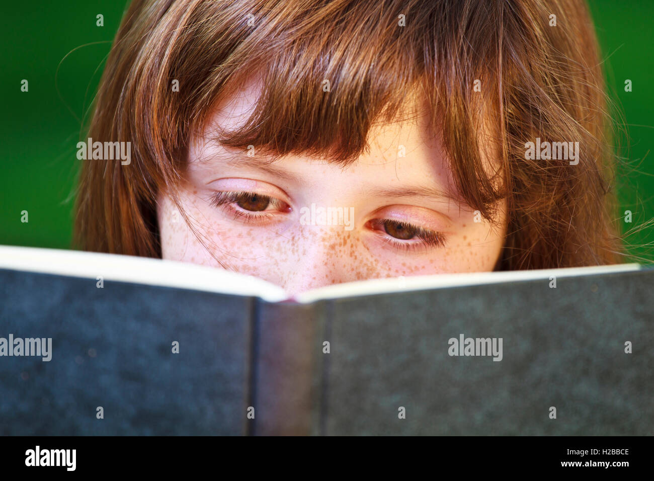 Young beautiful girl reading a book outdoor Stock Photo - Alamy Young beautiful girl reading a book outdoor Stock Photo - Alamy