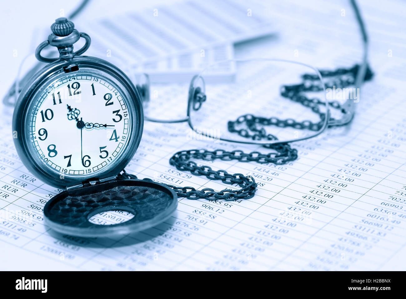 Business time clock hi-res stock photography and images - Alamy