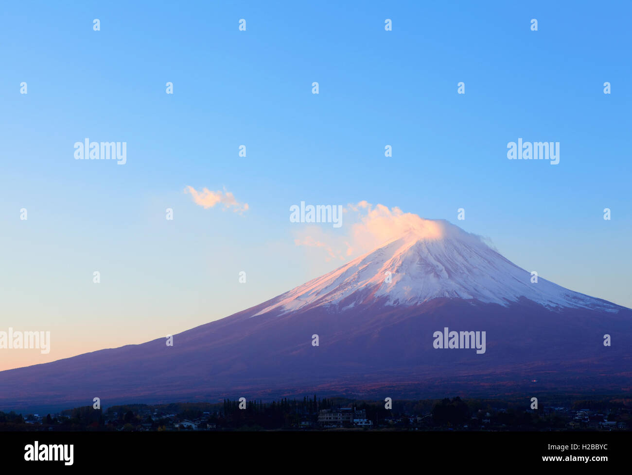 Fuji peak hi-res stock photography and images - Alamy