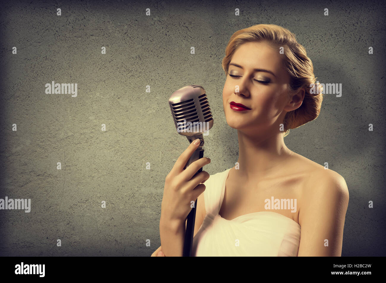 attractive female singer with microphone Stock Photo - Alamy