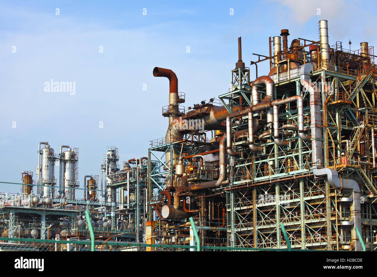 Oil building hi-res stock photography and images - Alamy