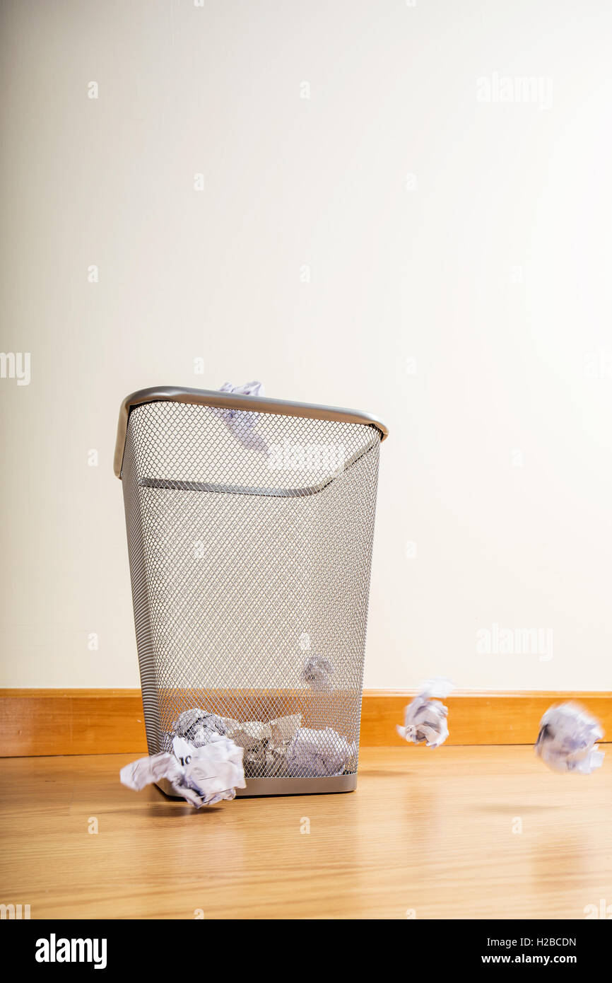 Paper ball throwing to trash Stock Photo - Alamy
