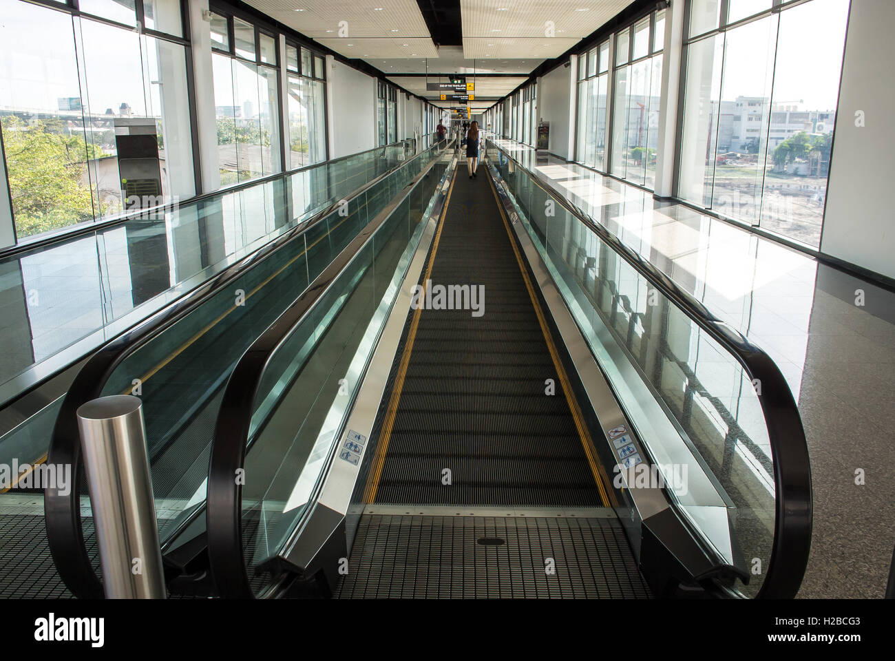 Sign escalator entrance moving walkway hi-res stock photography and ...