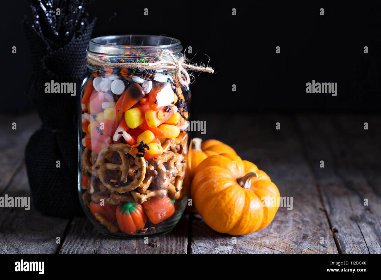 Halloween party table snacks hi-res stock photography and images - Alamy