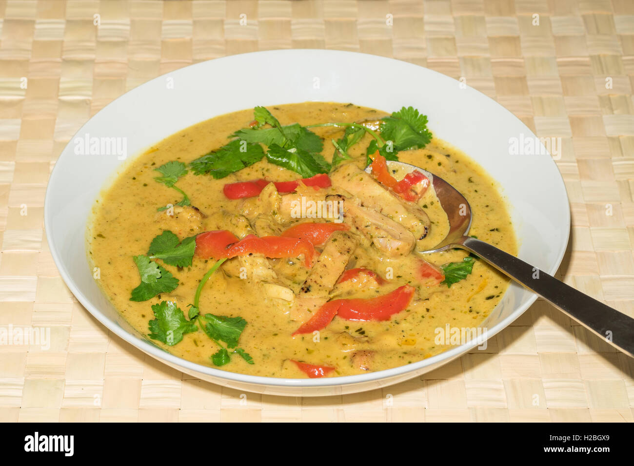 Chicken in curry sauce hi-res stock photography and images - Alamy