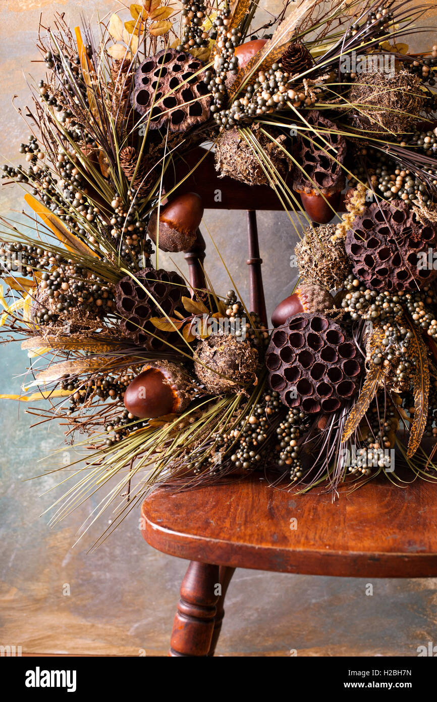 Seasonal floral wreath acorns hi-res stock photography and images - Alamy
